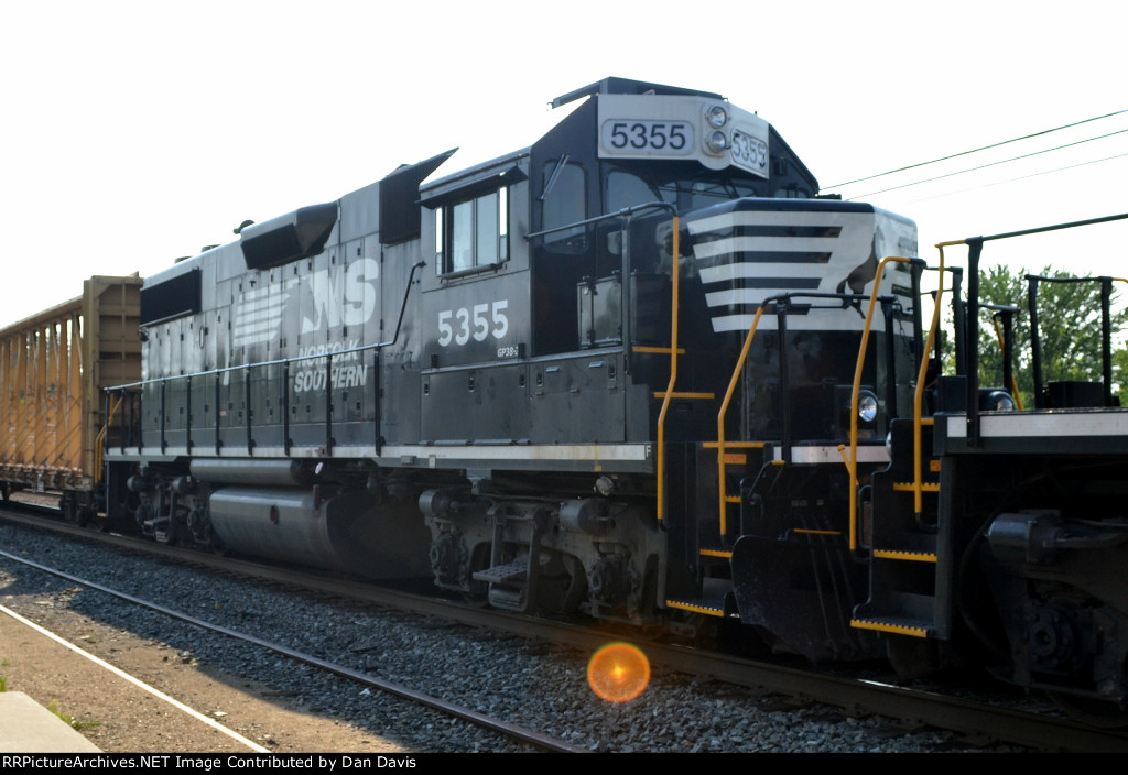 NS GP38-2 5355 fourth out on H68